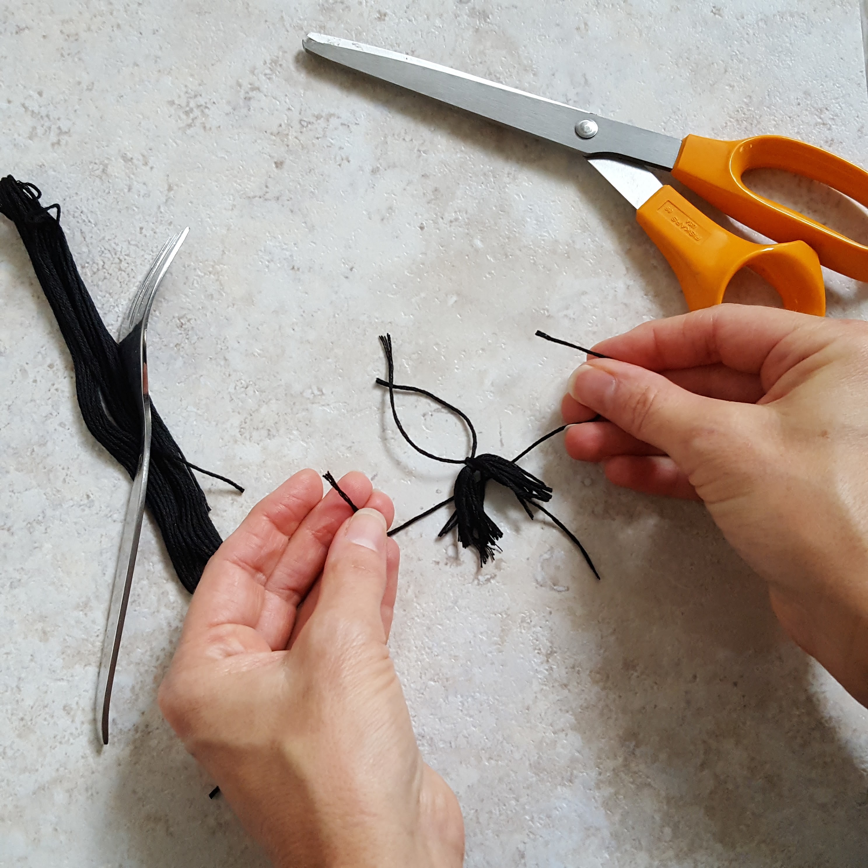 How to Make Amazing Mini Tassels in 5 Easy Steps – Team Colors By Carrie