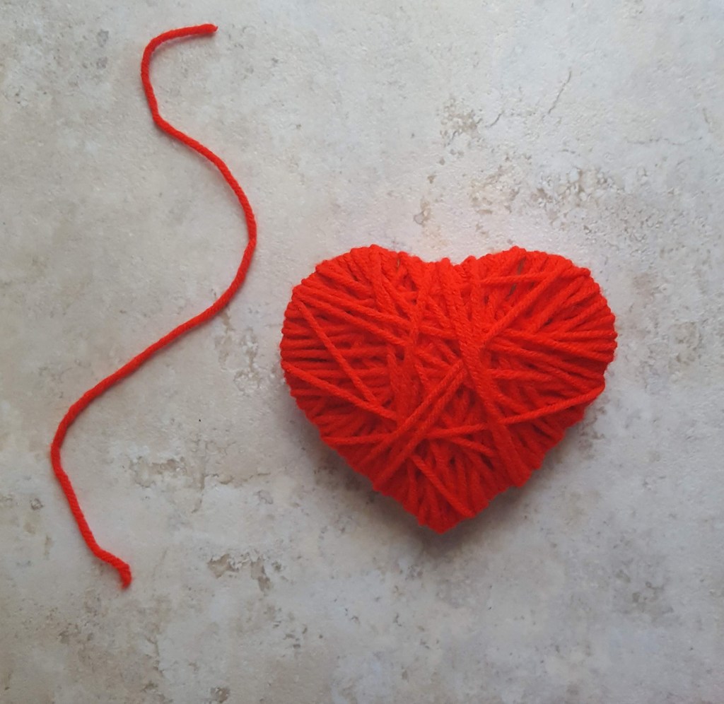 Learn How to Make these Super Cute Yarn Hearts – Team Colors By Carrie