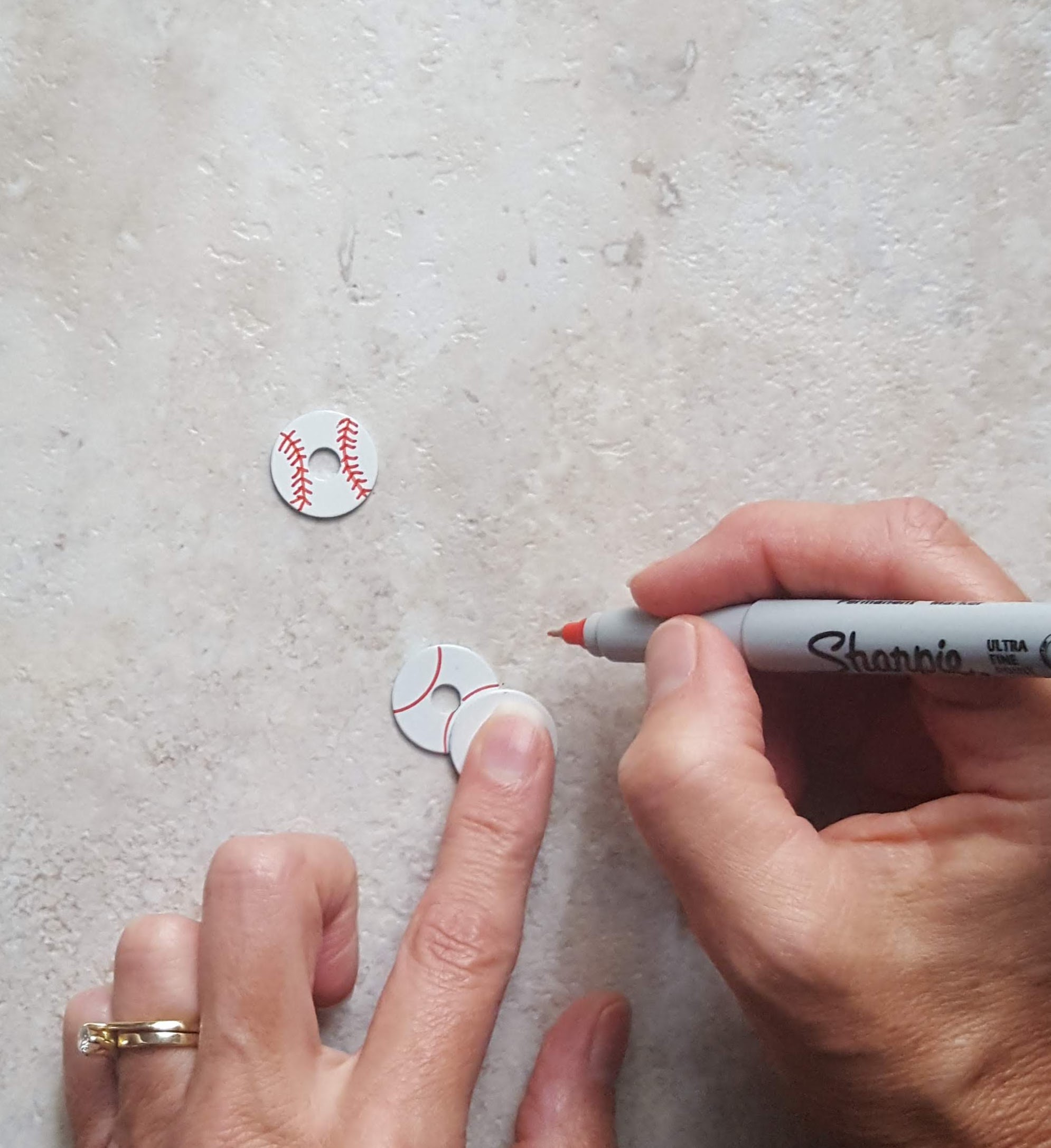 How to Make Your Own Washer Baseball Necklaces – Team Colors By Carrie