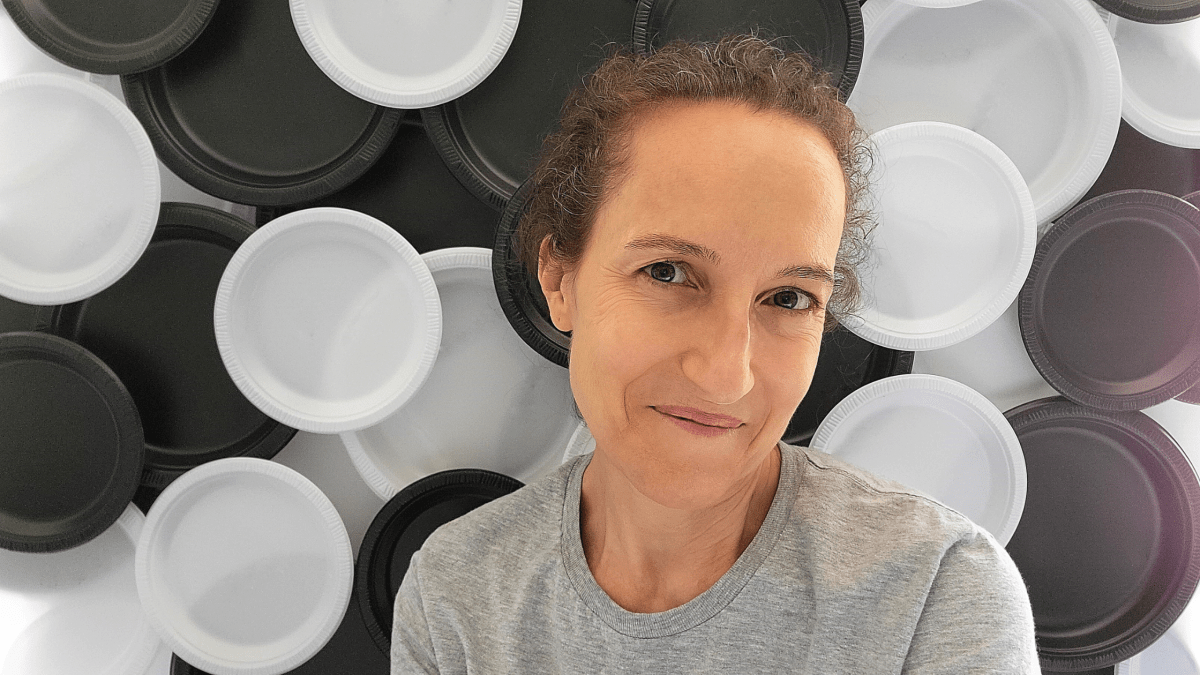 How to make a Quick and Easy Photo Booth Backdrop Using Paper Plates ...